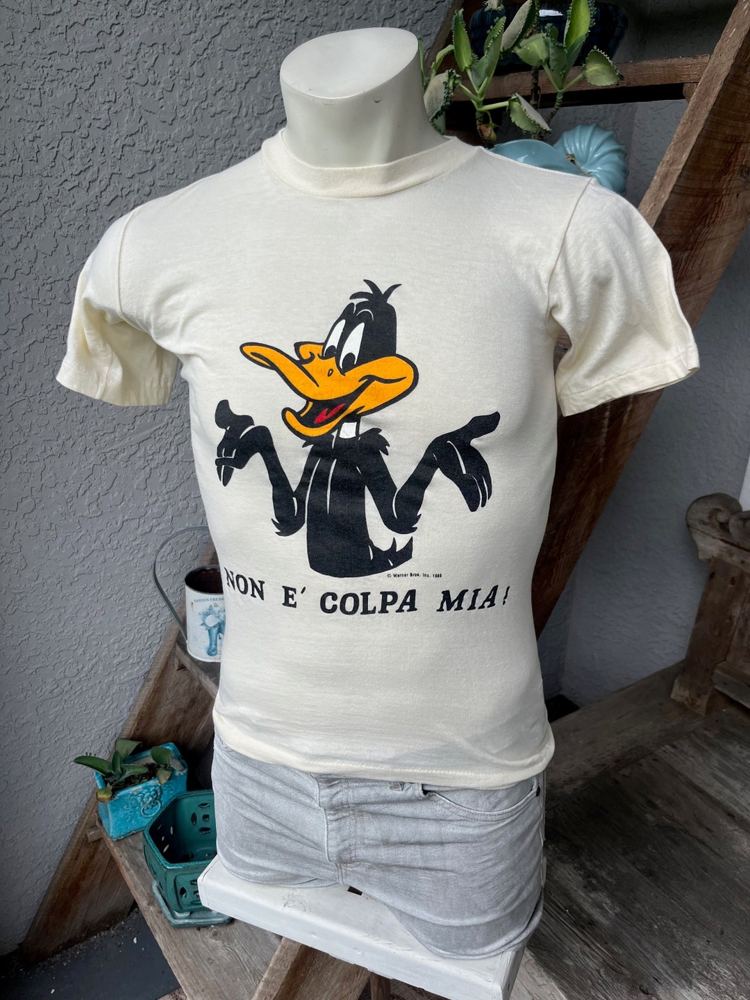 Daffy Duck 1988 Vintage Soft and Thin Single Stitch T-shirt Italian Non è Colpa Mia Tan Size ...
