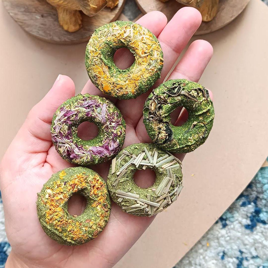 Timothy Hay Floral Donuts Bites Treats for Rabbit, Guinea Pig, Hamster ...