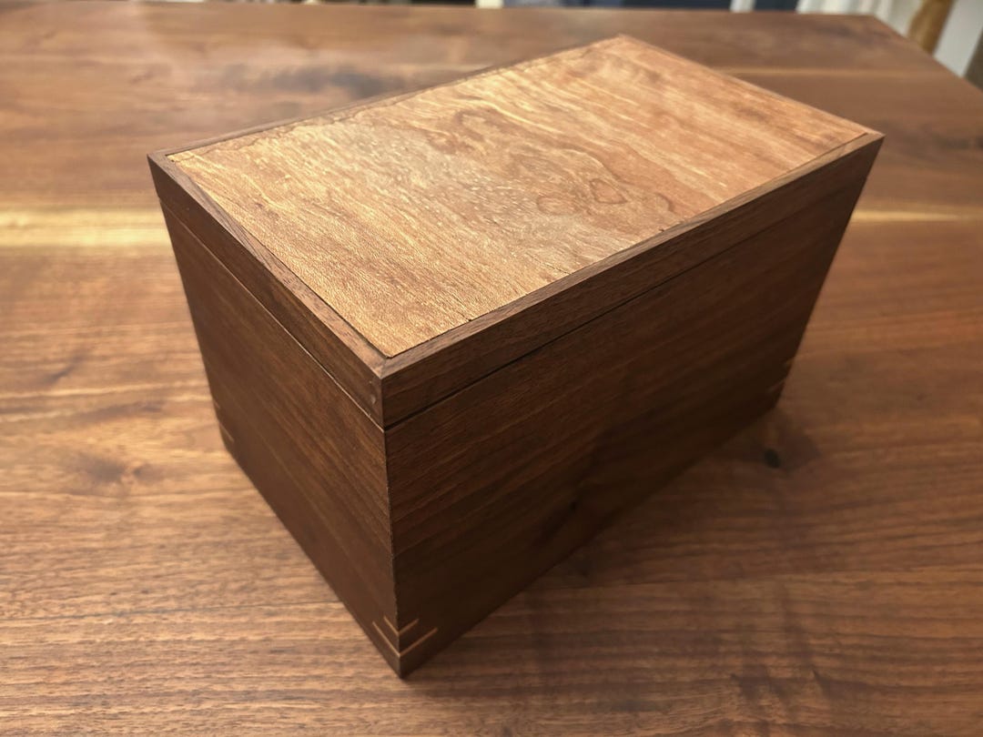 Custom Hand-built Memory Box With Walnut Sides and Maple Corner Splines ...