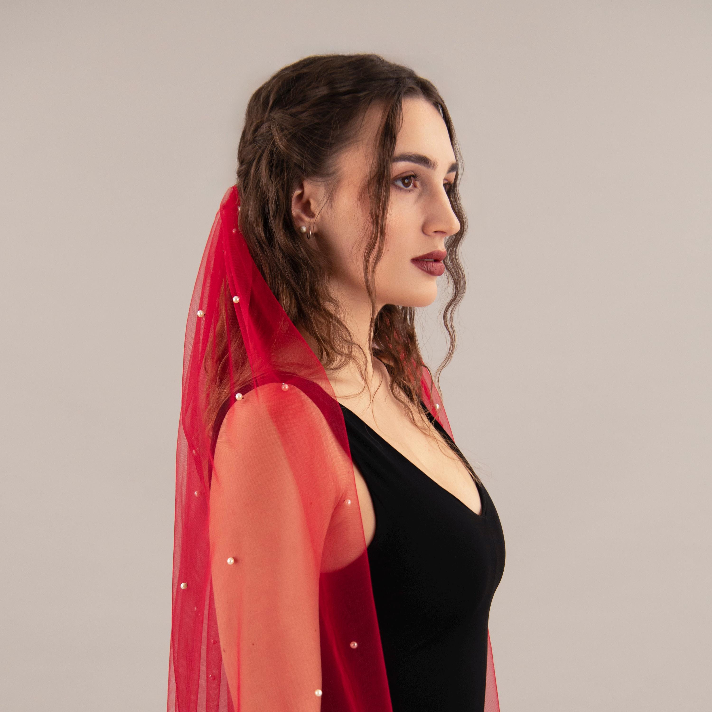 Rose Red Wedding Veil: Ivory Pearls, Gold Comb, Alternative Bridal - Etsy