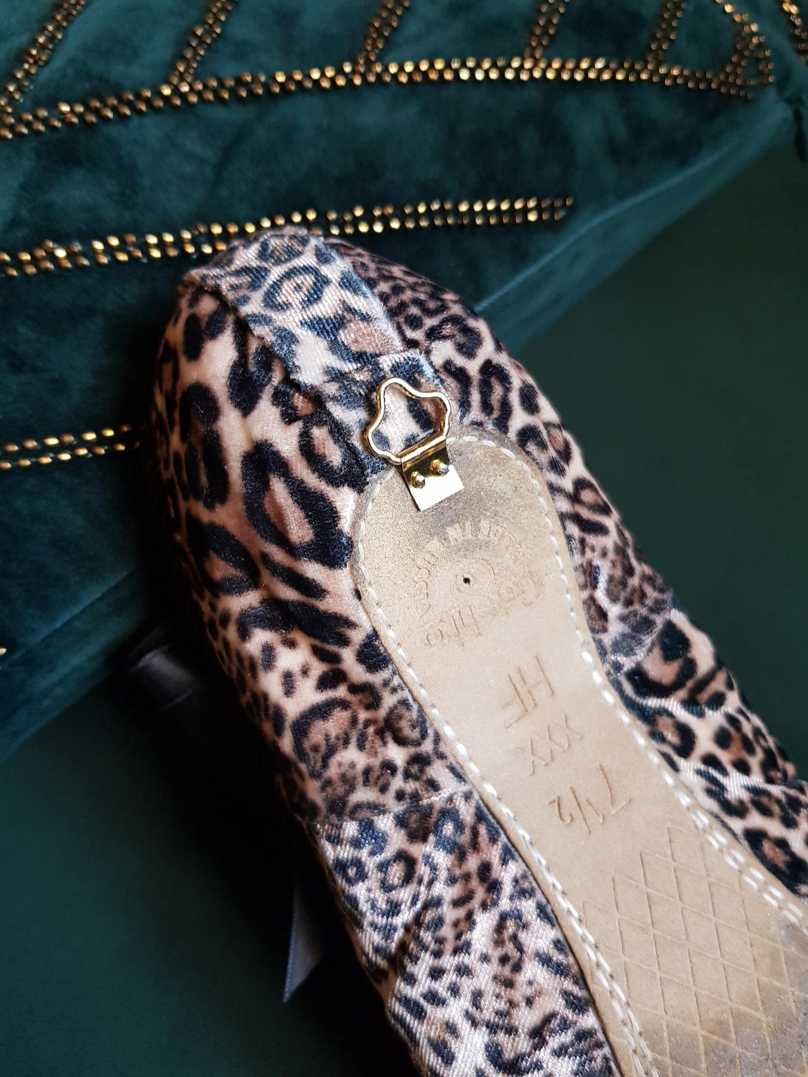 Noir Féline - Decorative Pointe Shoe (brand Grishko) - Etsy