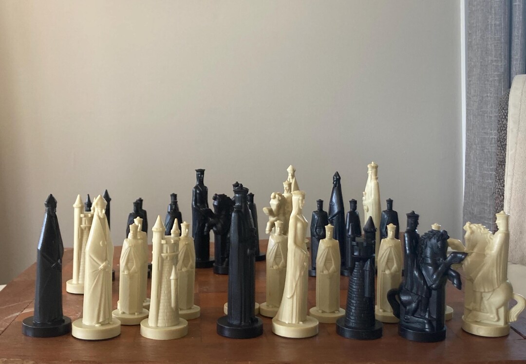 Conqueror Chess Set by Peter Gaines, Modern Classic Design, Black White ...