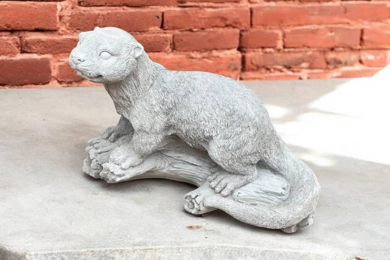 9' Beton Otter Sculpture, Outside Animal Decor, Large Otter Figure ...