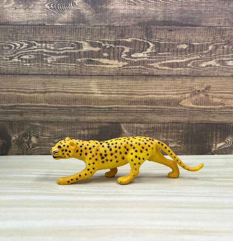 Leopard Figurine Plastic Leopard Vintage Leopard Figurine - Etsy