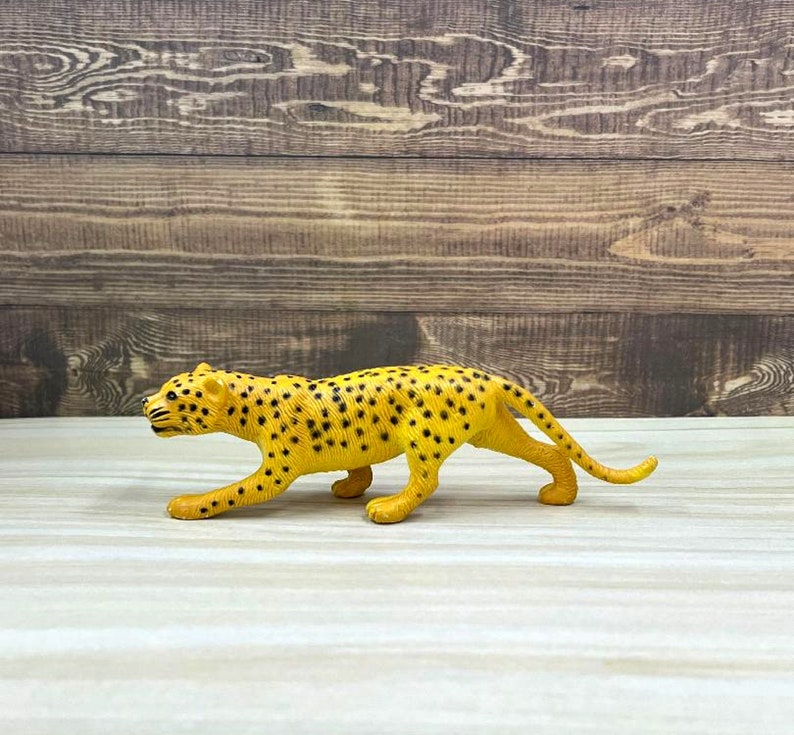 Leopard Figurine Plastic Leopard Vintage Leopard Figurine - Etsy