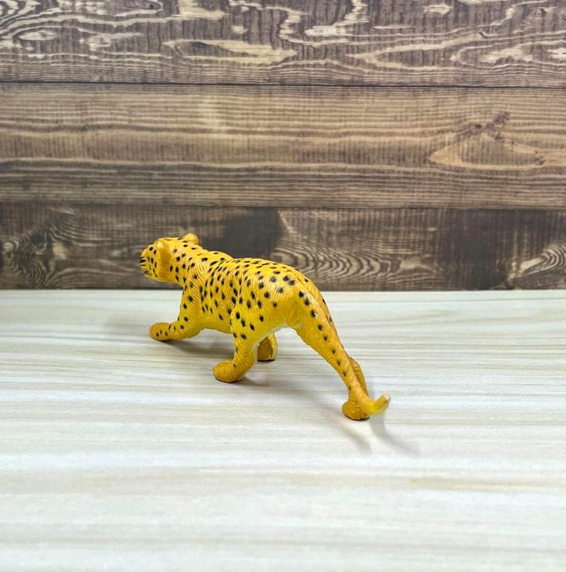 Leopard Figurine Plastic Leopard Vintage Leopard Figurine - Etsy
