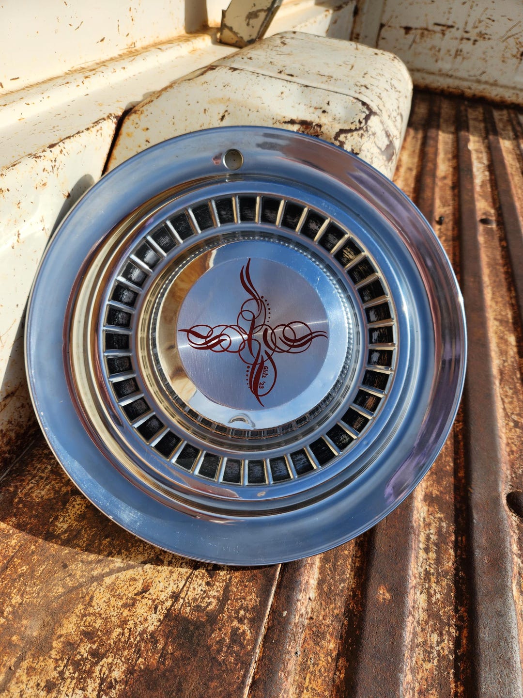 Vintage Hubcap With Pinstriping, Garage Art, Hand Painted Wall Decor ...
