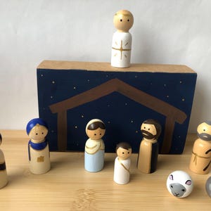 Wooden Peg Nativity | Hand Painted 9 Piece Nativity Set | Christmas ...
