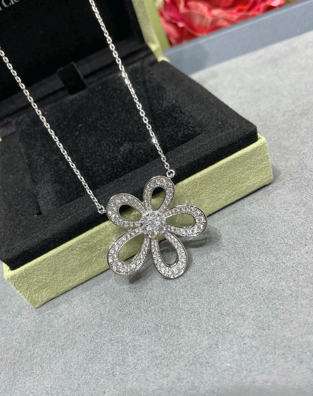 Vintage Van Cleef VCA Clover Necklace Signature Flower Floral Clover ...