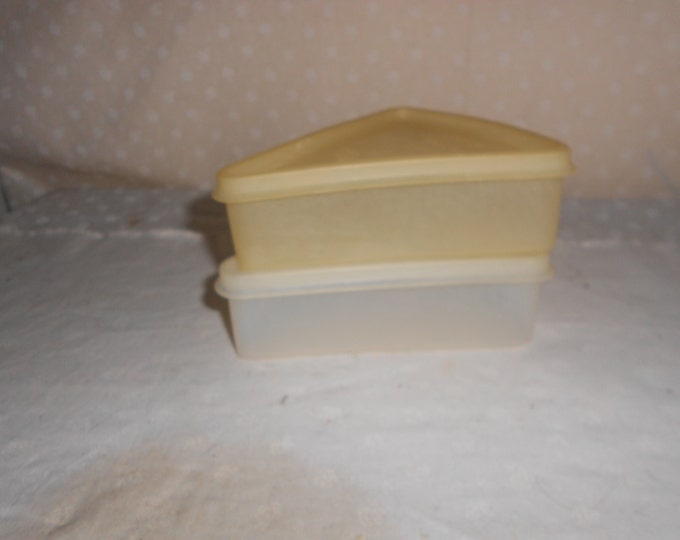 Tupperware Pie Wedge / Triangle Containers 2 With Clear Lids - Etsy