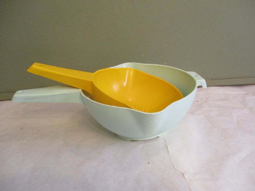 Tupperware Strainer Set of 2, 1 Quart and 2 Quart Yellow and Teal ...