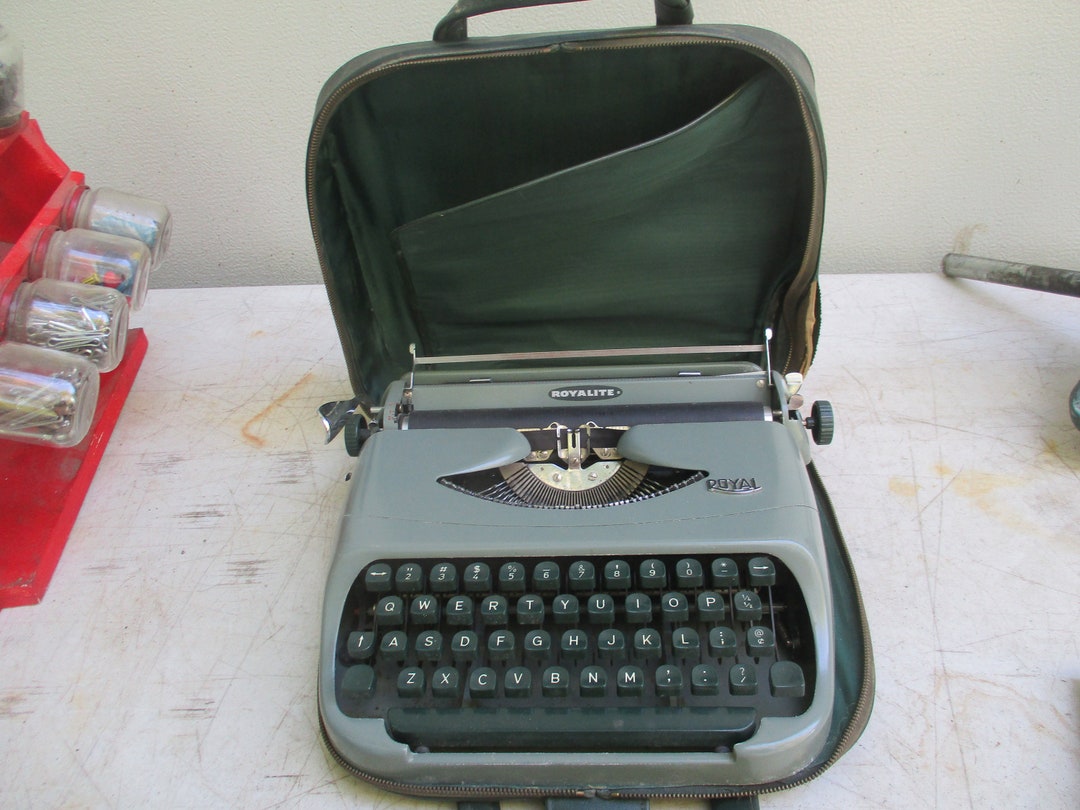 Royal Portable Vintage Travel Typewriter - Etsy