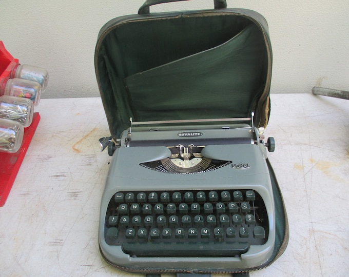 Royal Portable Vintage Travel Typewriter - Etsy