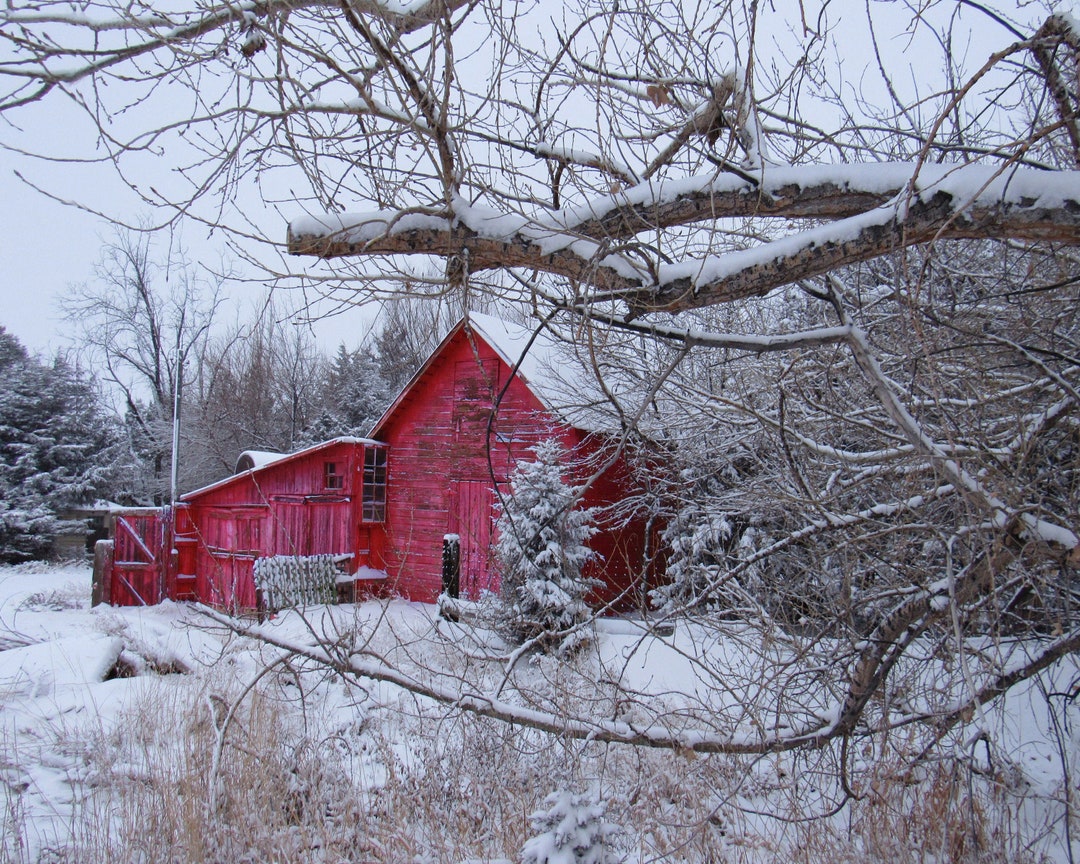 Red Barn, Rustic Red Barn, Old Farmhouse, Hallway Decor, Landscape ...