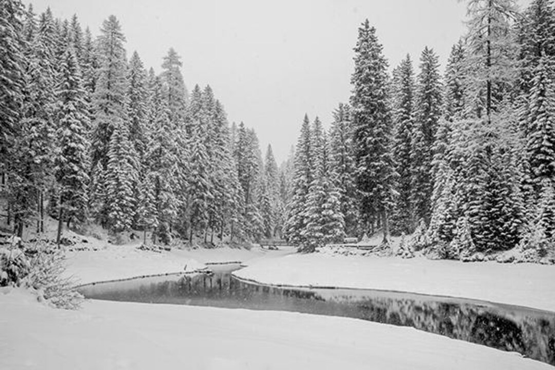 Winter Landscape Photography of Snow-covered Lake in Northern Italy ...