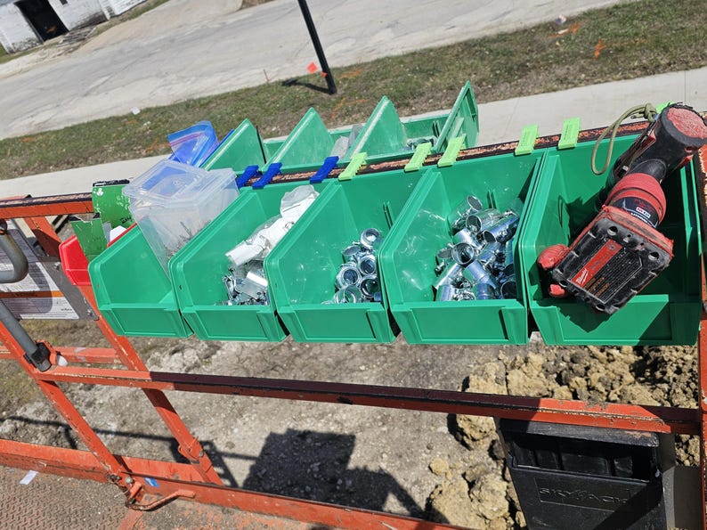 TRICKBUILT Scissor Lift Akrobin Hanging Bracket 6ct. - Etsy