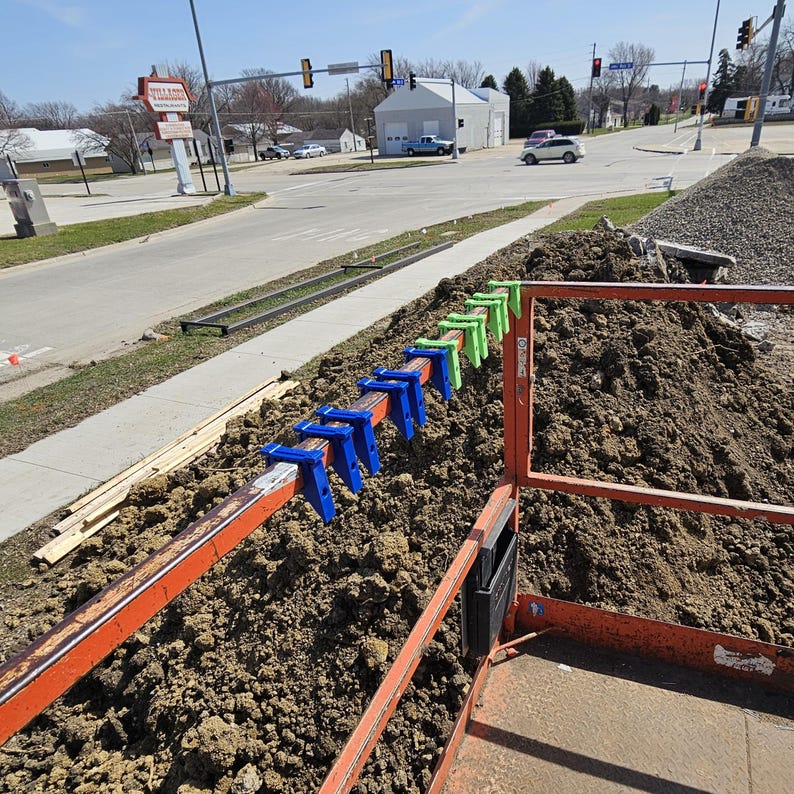 TRICKBUILT Scissor Lift Akrobin Hanging Bracket 6ct. - Etsy