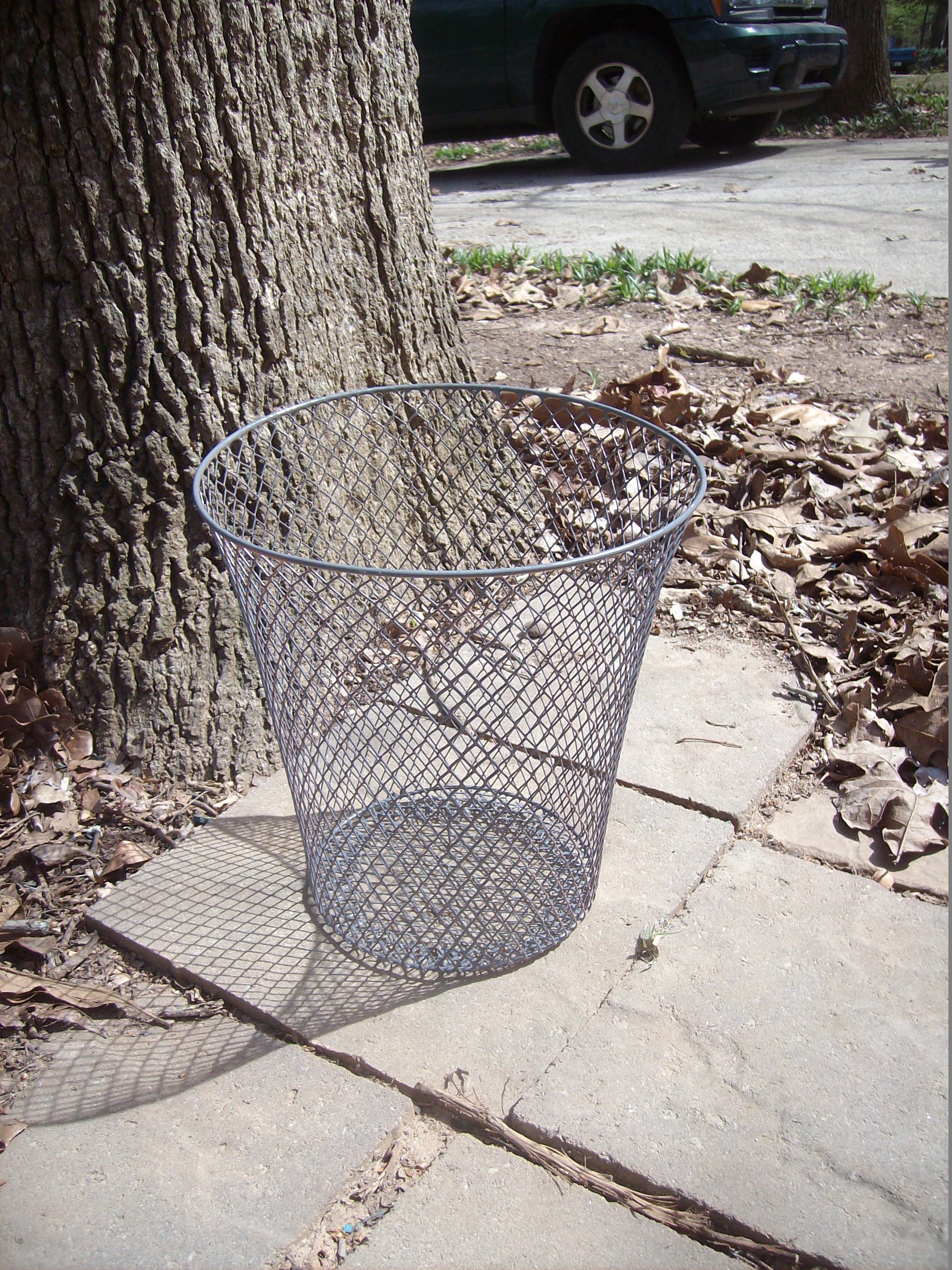 Decorative Wire Trash Can