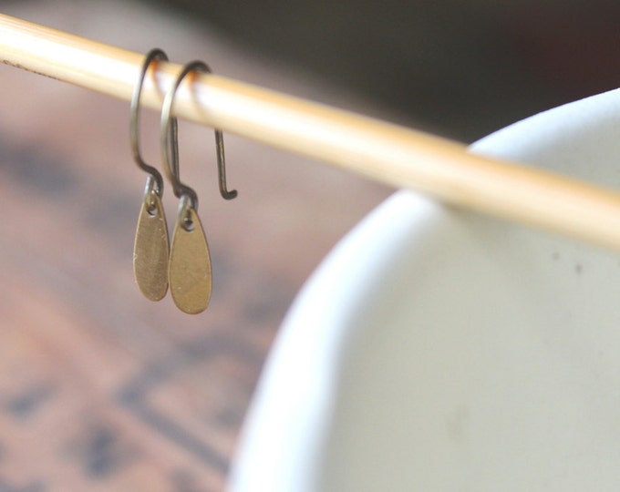 Breckenridge Tiny Antique Brass Paddle Drop Earrings on - Etsy
