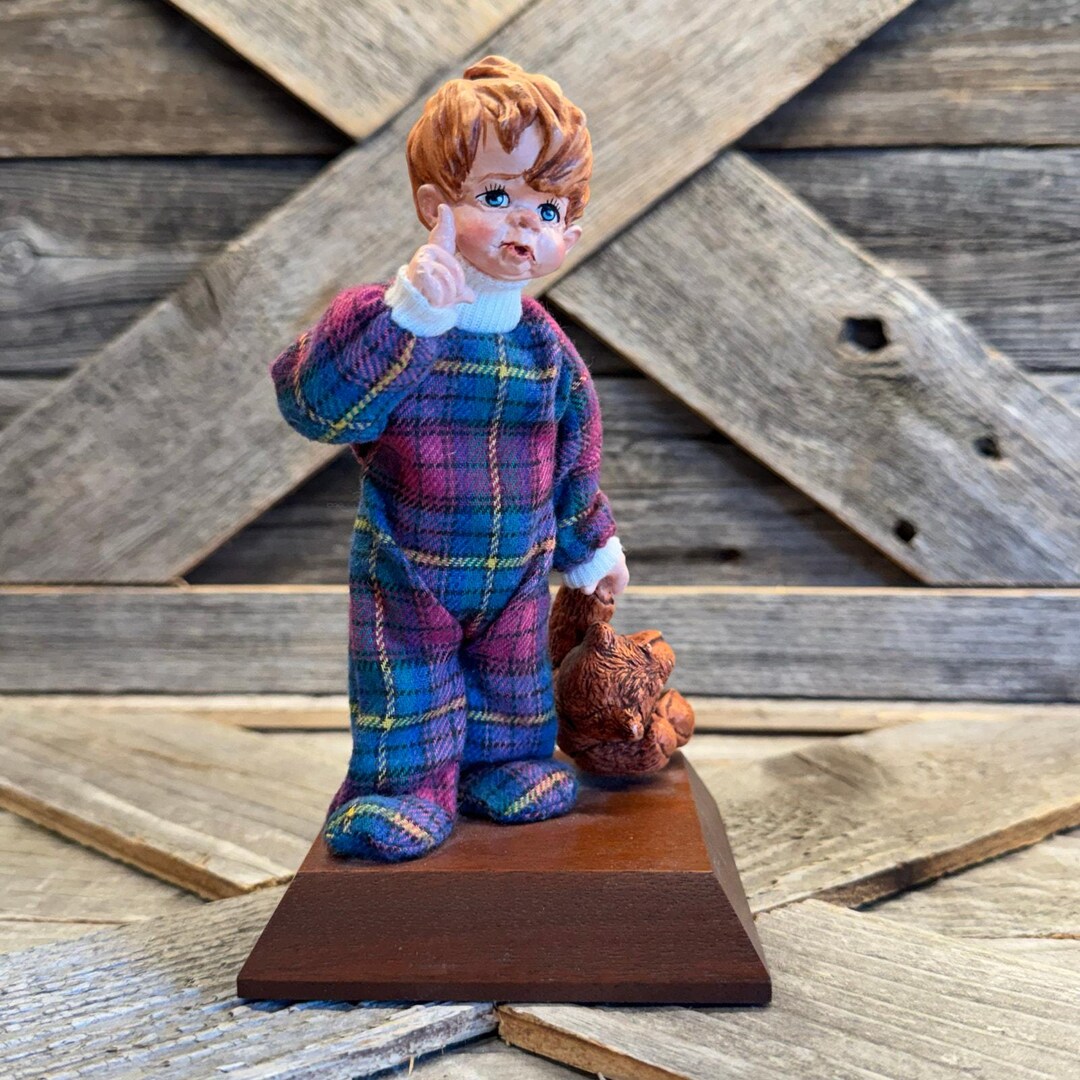 2001 Simpich "chris" Figurine Character Dolls Collection W/ Wooden Base ...