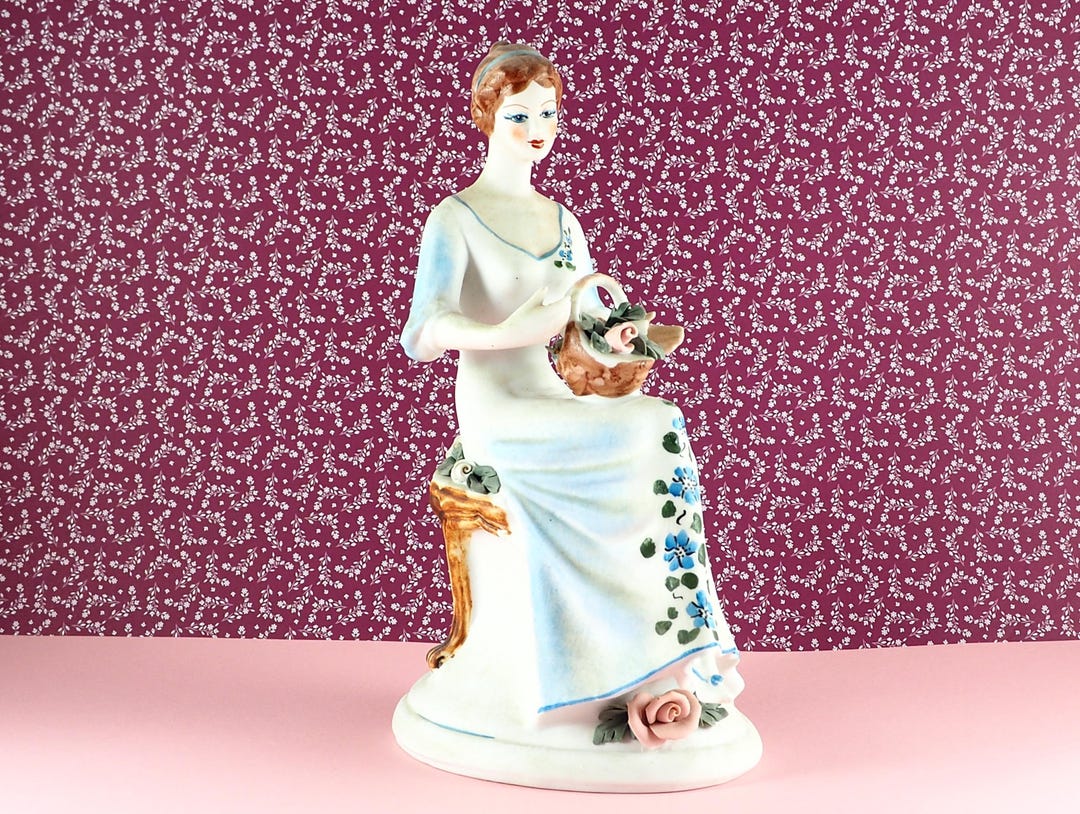 Beautiful Vintage Porcelain Figurine Lady/romanian Alba Iulia Coral Old ...