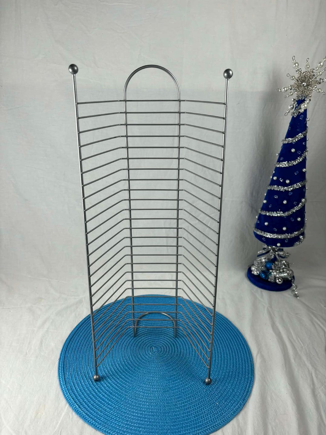 Vintage Vertical DVD and Video Game Storage Unit, 24-slot Silver Metal ...