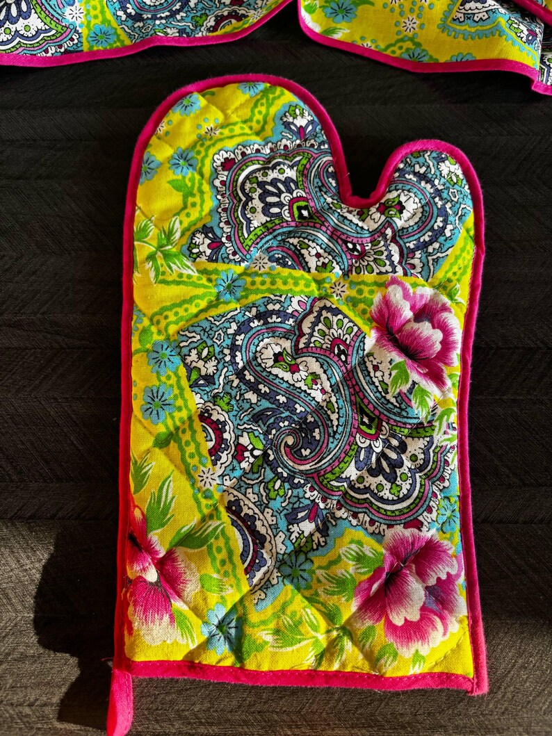 Retro 70s Kitchen Set – Apron, Oven Mitt & Pot Holder in Bright Floral ...