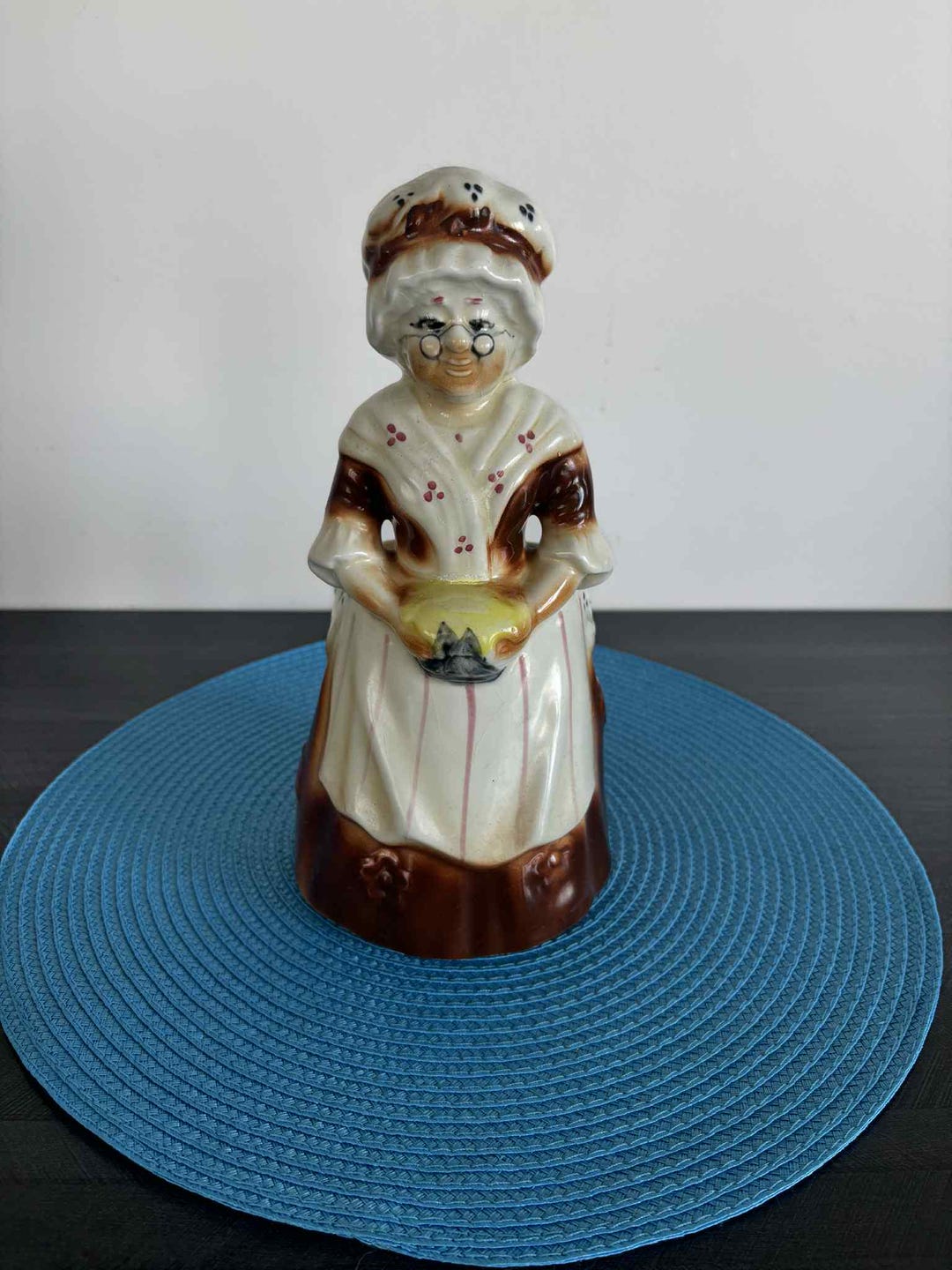 Vintage Ceramic Granny Figurine Yarn Holder – Hand-painted Old Lady ...