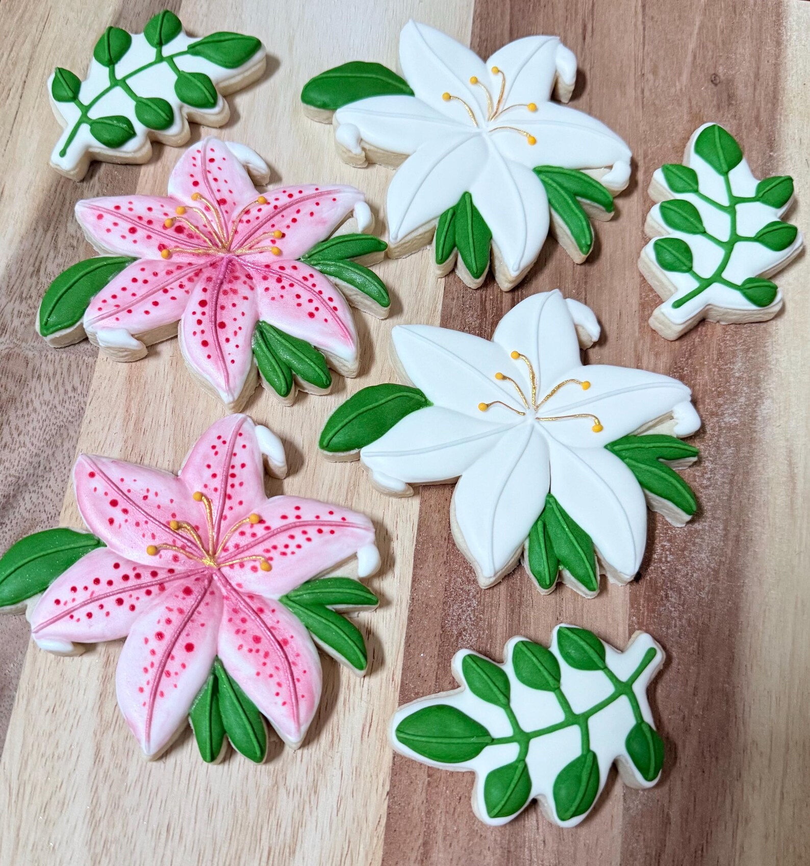 Lily Flower Sugar Cookies Gift Set, Floral Sugar Cookies, One Dozen (12 ...