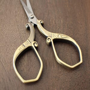 Square Handle Embroidery Scissors • Art Deco Style Quilting Scissors in ...