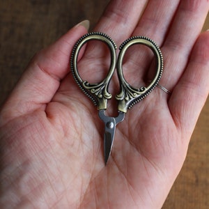 Mini Embroidery Scissors • Vintage Style Ornate Design in Antique Gold ...