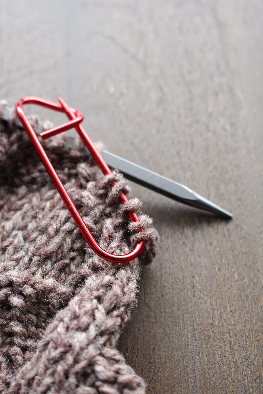 Mini Metal Stitch Holder Knitting Tool Lightweight Red Metal Stitch ...