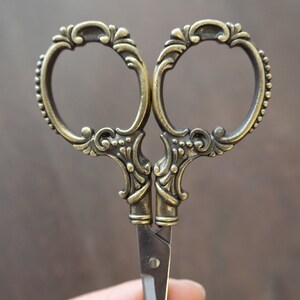 Looking Glass Embroidery Scissors • Unique Antique Style Quilting ...