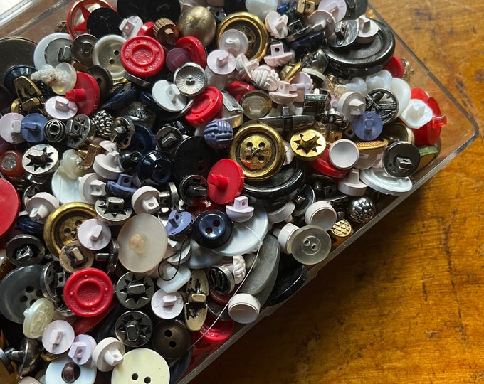 Vintage Button Lot. Nearly 2 Pounds. Sewing Supplies. Vintage Detash ...