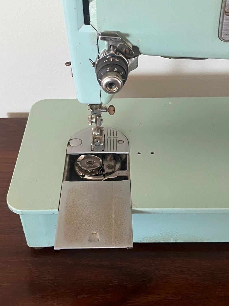 Vintage Aqua Singer Sewing Machine Made in Great Britain 1950s Non ...