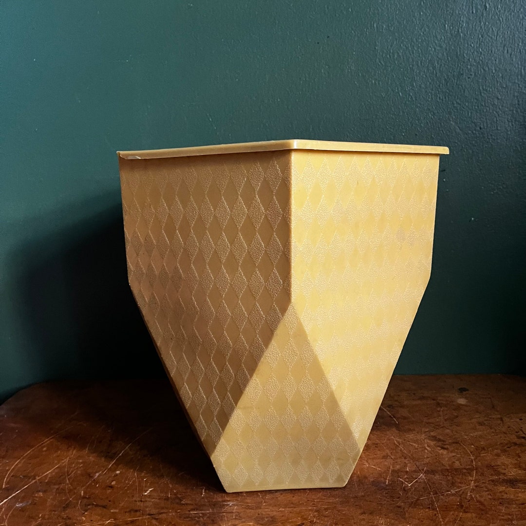 Vintage Pale Mustard Yellow Shamrock Neatway Angular Plastic ...