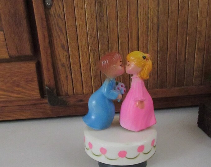 Love Story Music Box Kissing Children Plastic Rotating Music Box ...