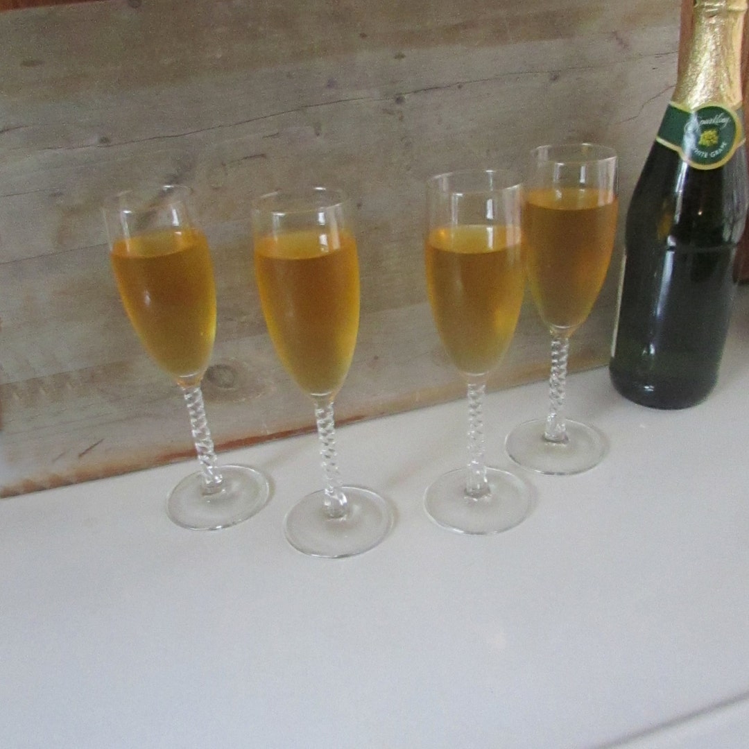 Twisted Stemmed Champagne Glasses - Set of 4 Champagne Flutes – Tall ...