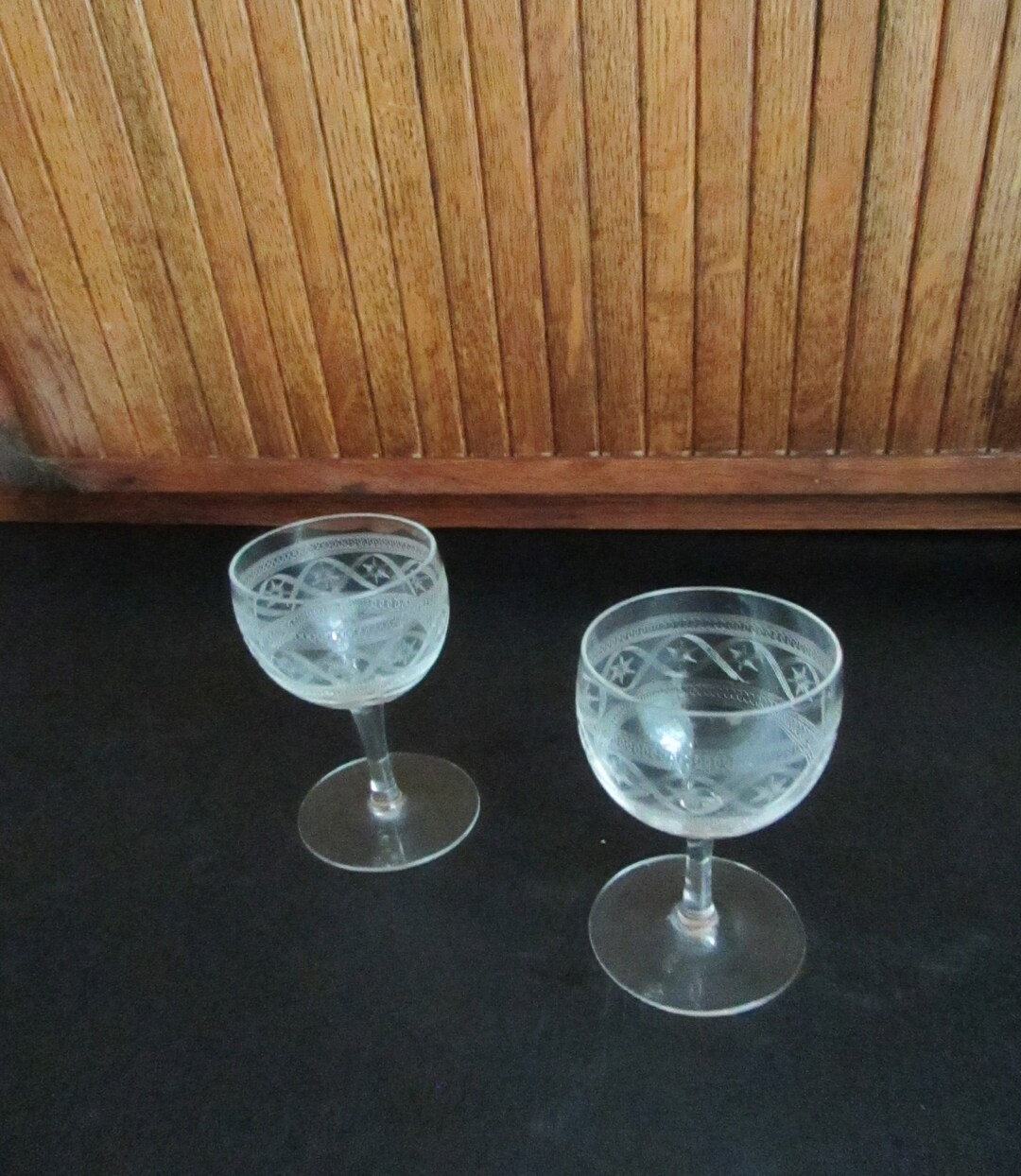 Star & Loop Ribbon Wine Glasses – Cut Glass Stemware – Set of 2 Glasses ...
