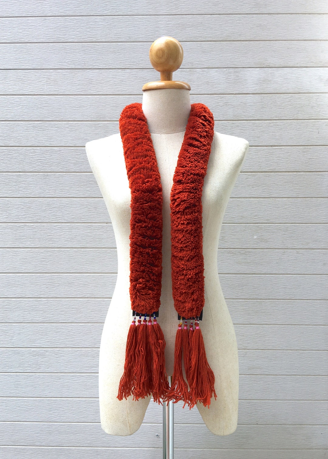 Bufanda Rust Ethnic Mien Yao bufandas de rollo de pom - Etsy España
