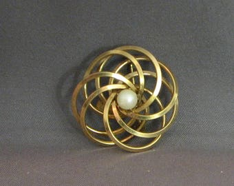 Gold circle pin | Etsy