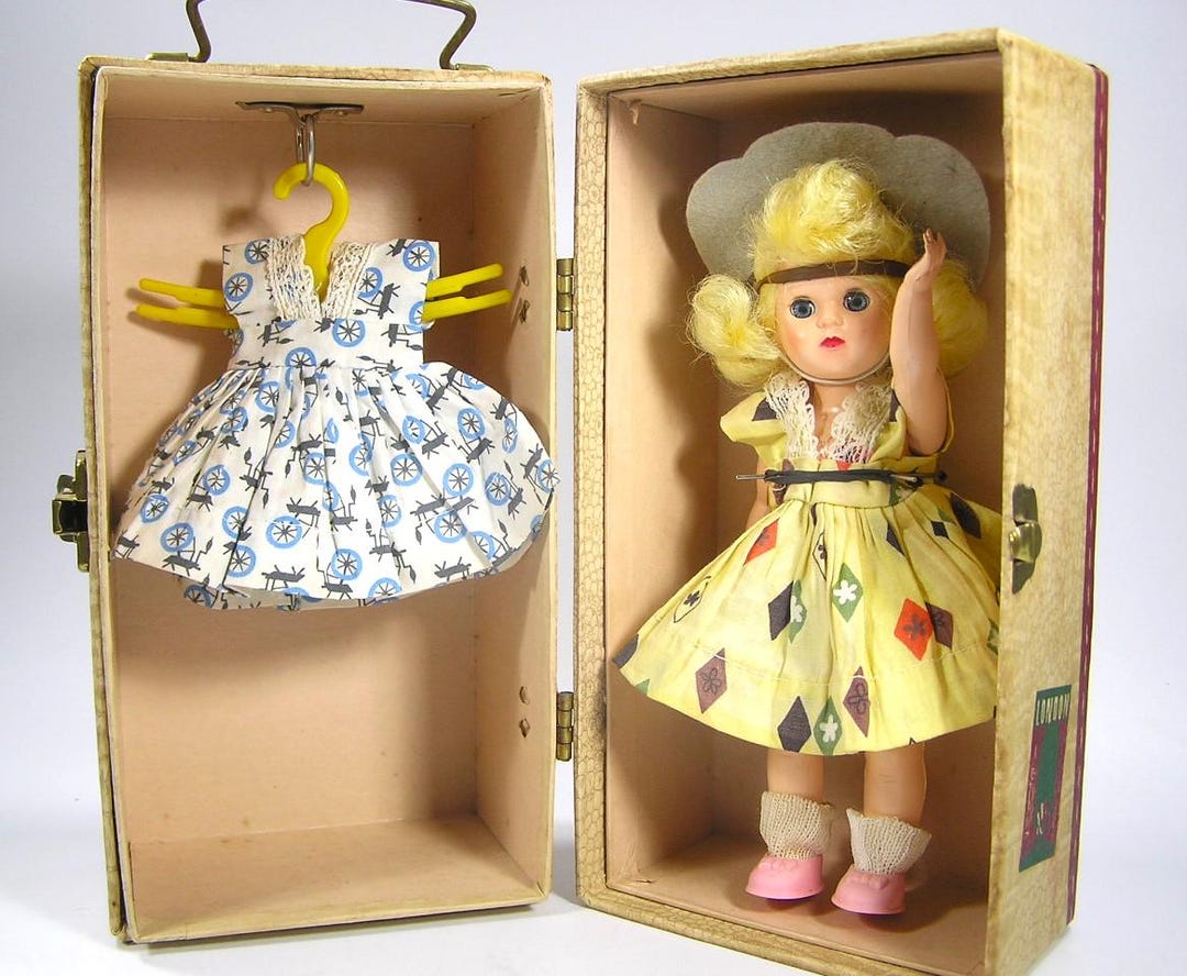 Vintage 1950's Mindy Doll With Clothes & Wardrobe Trunk #3397 Free ...