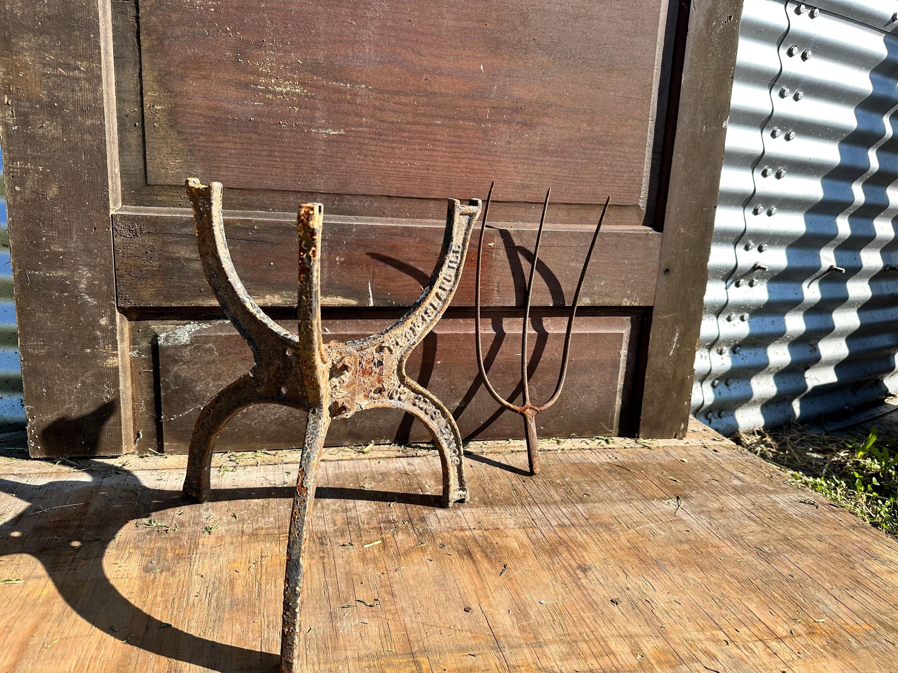 Metal Rustic Stand Pitch Fork - Rustic Round Pot Holder - Primitive ...