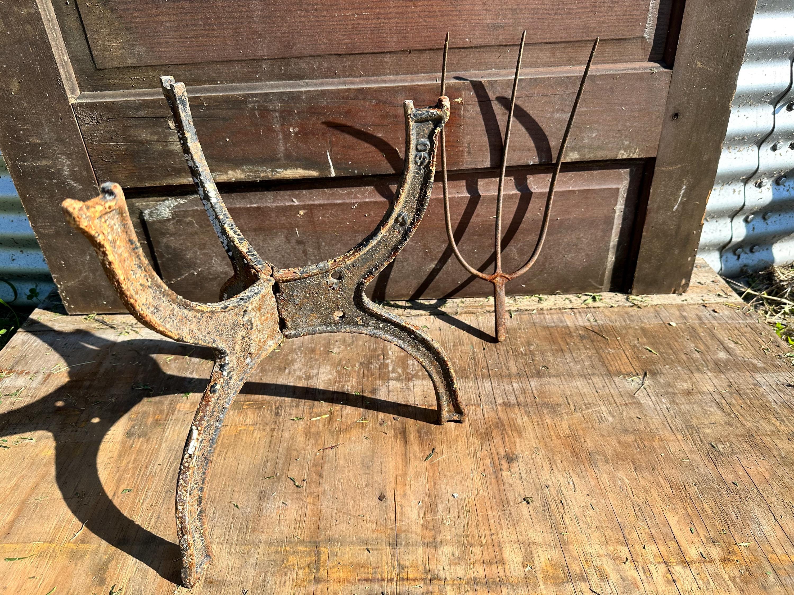 Metal Rustic Stand Pitch Fork - Rustic Round Pot Holder - Primitive ...