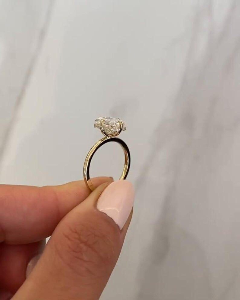 Stunning Radiant Cut Moissanite Engagement Ring With Compass Prong ...