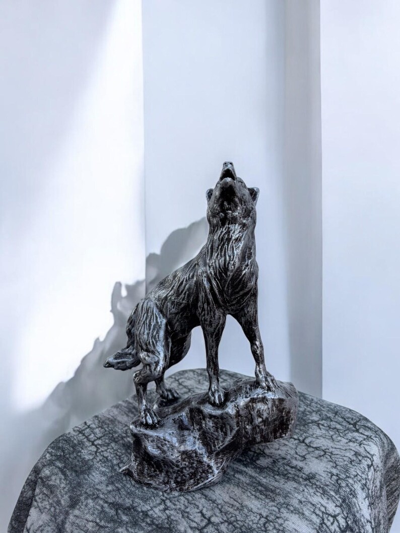 Howling Wolf Statue Handmade Wildlife Decor, Rustic Nature Art Gift for ...