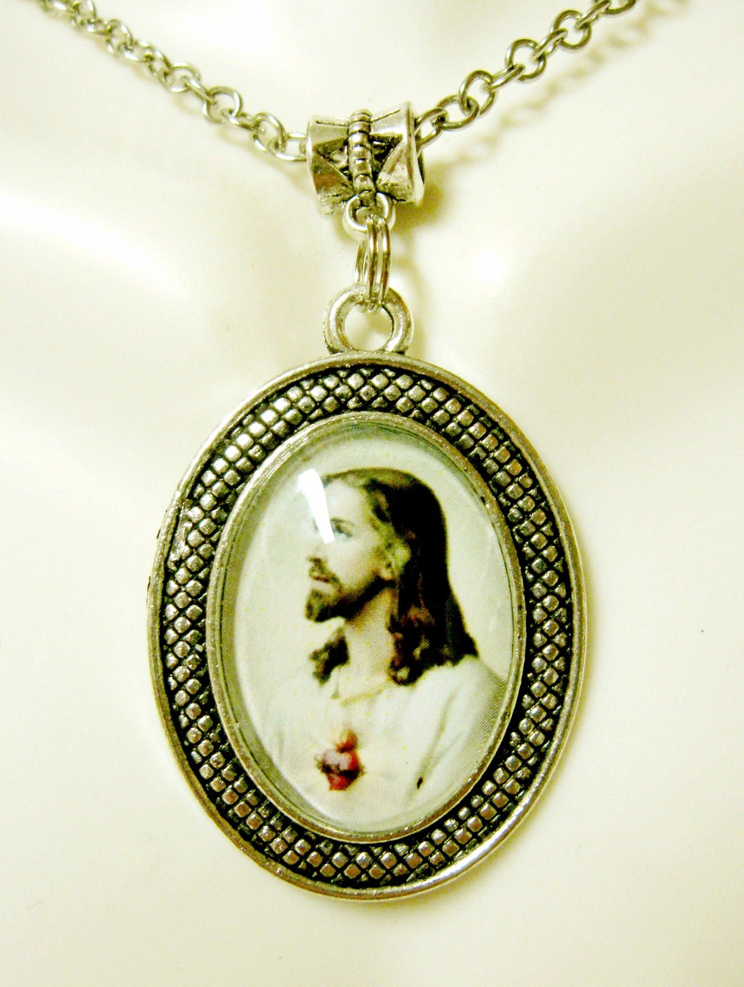 Sacred Heart of Christ Pendant and Chain - AP05-336 - Etsy
