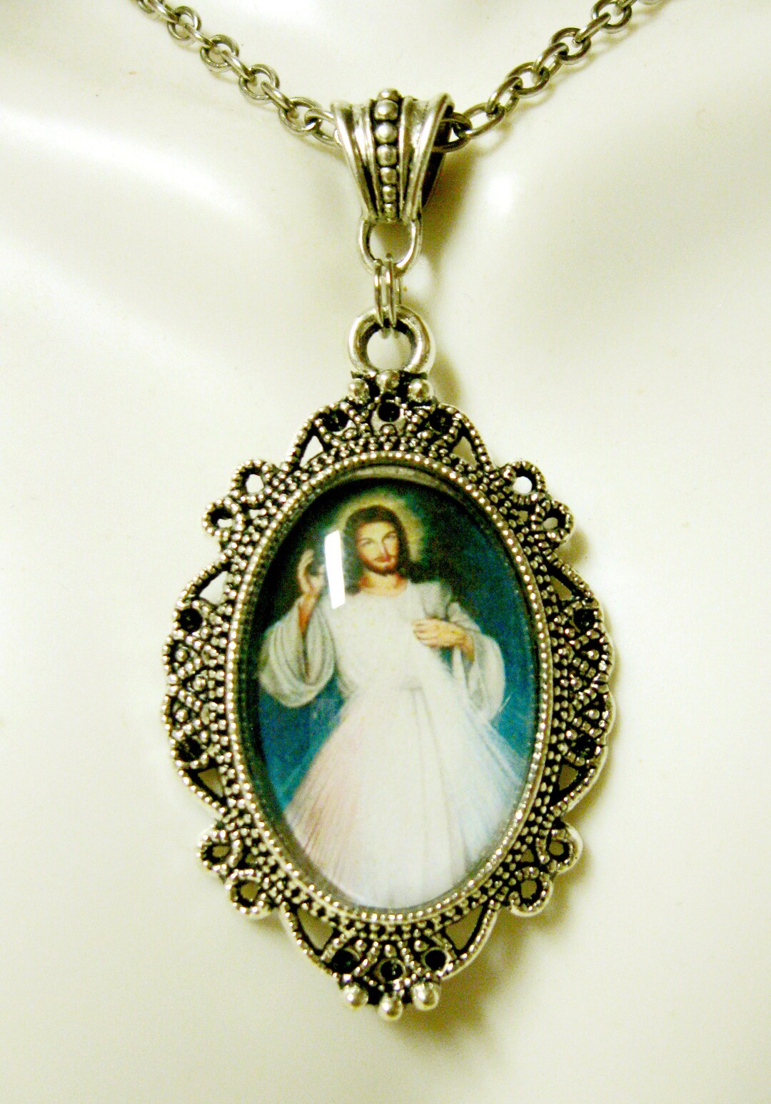 Divine Mercy Pendant With Chain - AP04-104 - Etsy