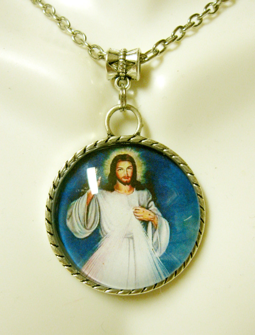 Divine Mercy Pendant and Chain - AP26-304 - Etsy