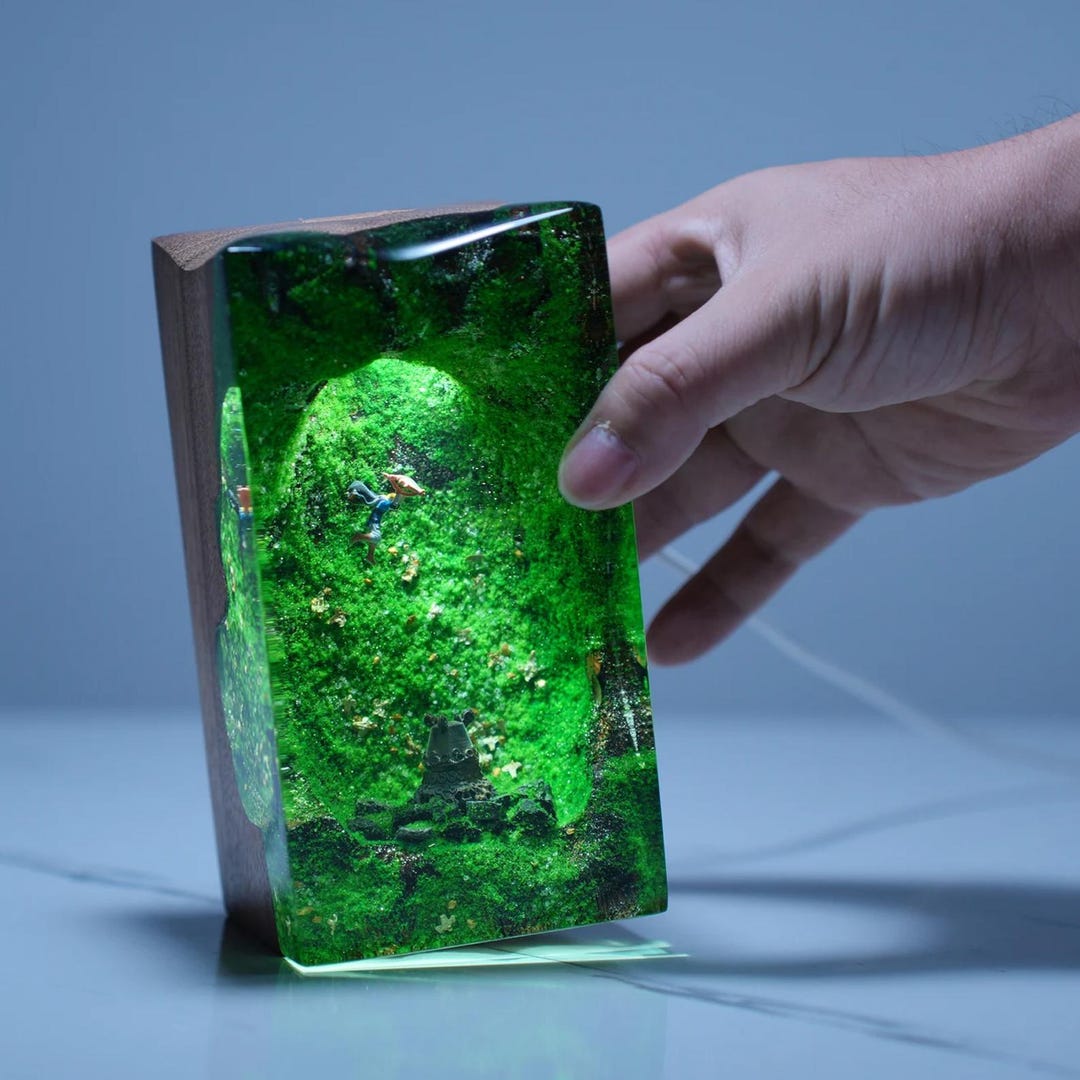 Loz / BOTW Link and the Guardians Night Light Resin Wood Desk Decor ...